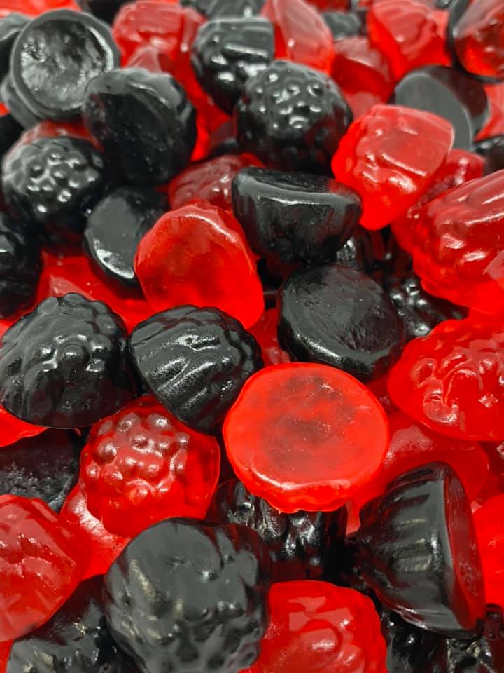 Raspberries & Blackberries – Sweet Temptations Candy Bar